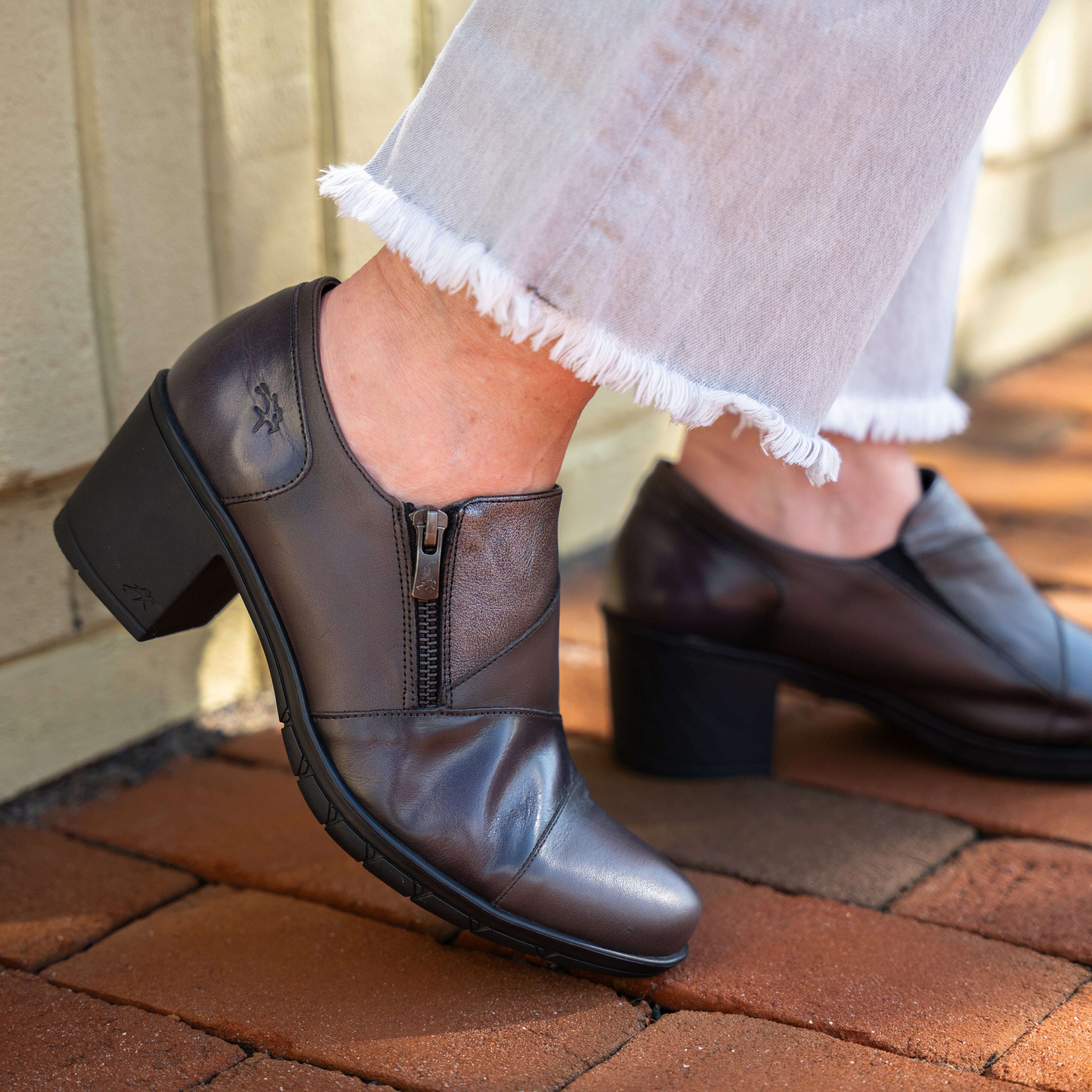 FLUCHOS F1802 Heeled Loafer | Plum Bottom